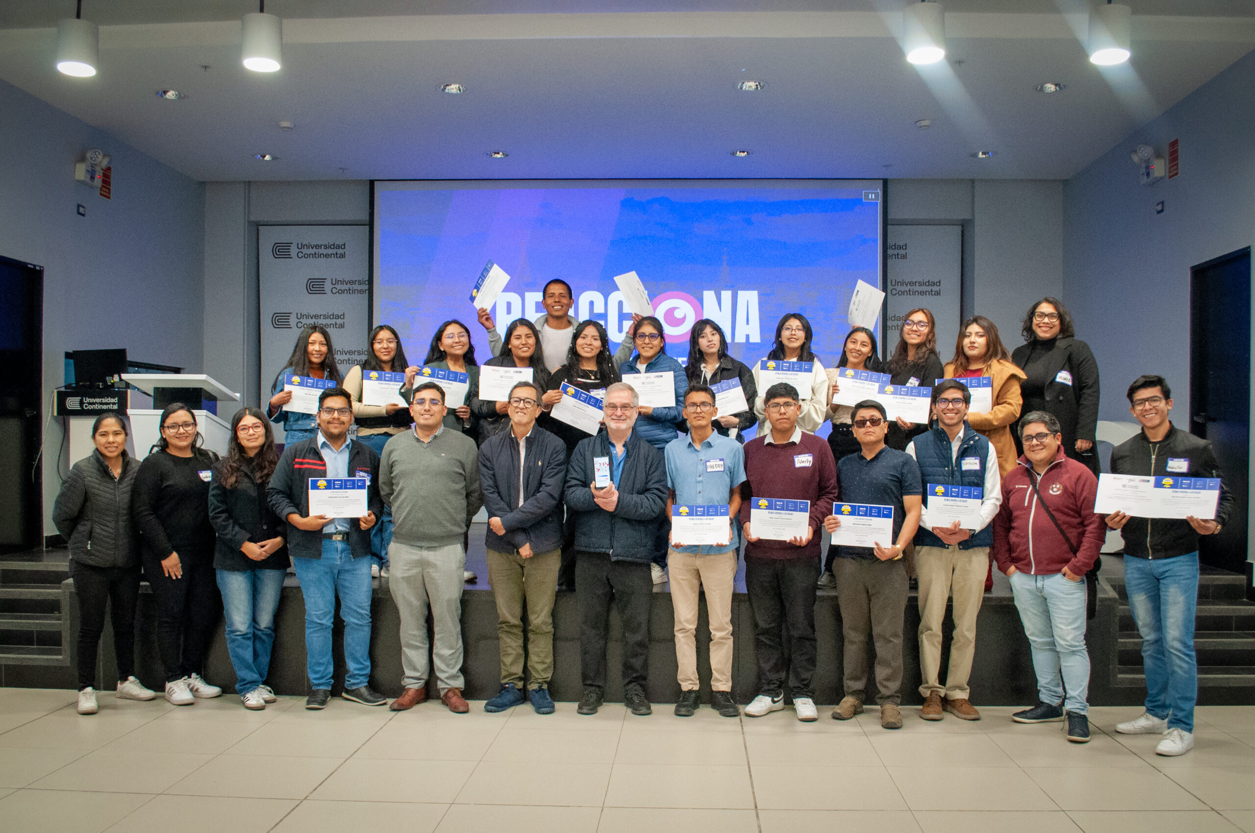 Arequipa: Jóvenes se convierten en vigilantes ciudadanos para hacer que ...