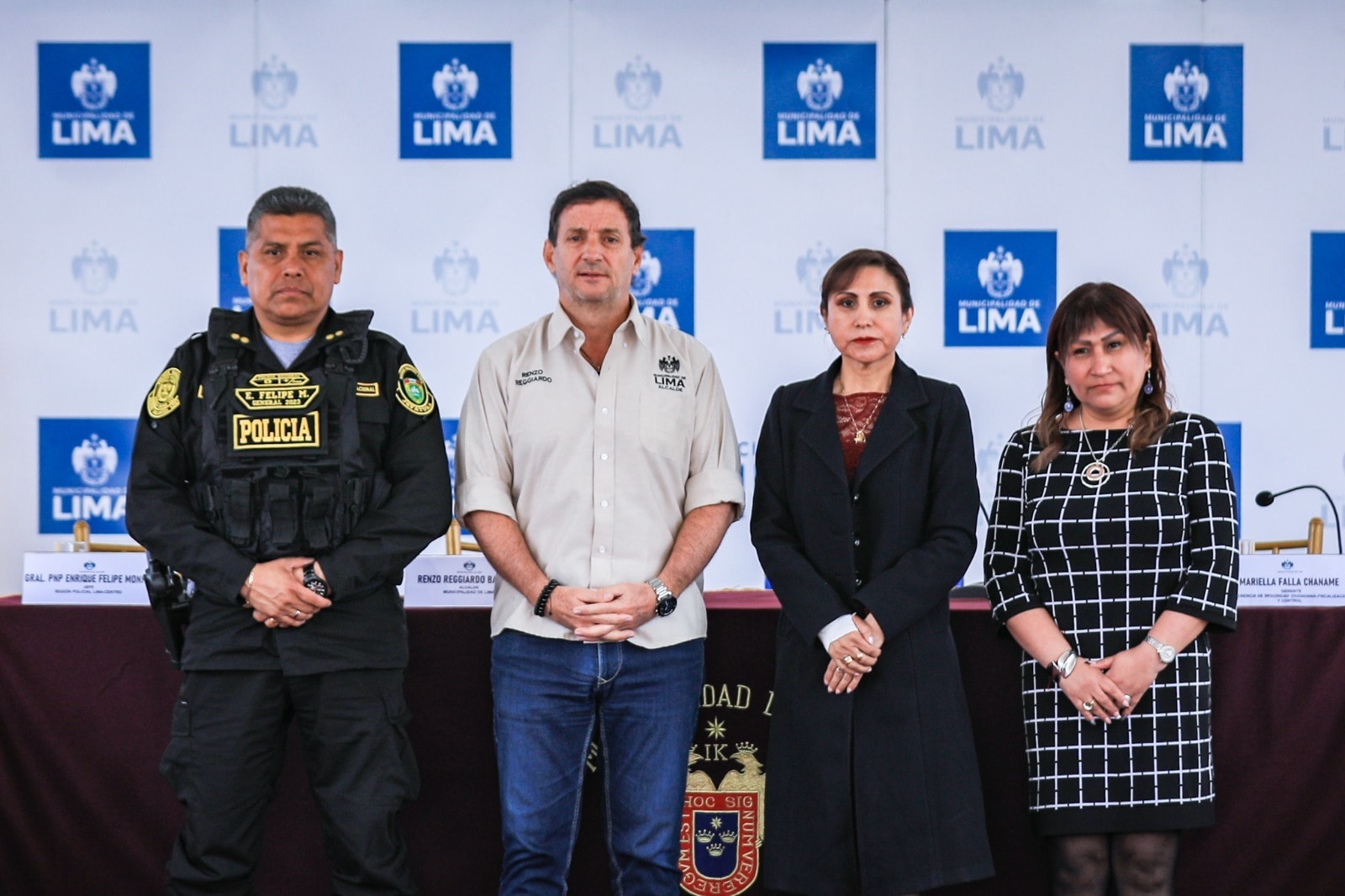 Alcalde de Lima Renzo Reggiardo junto a la fiscal suprema Patricia ...
